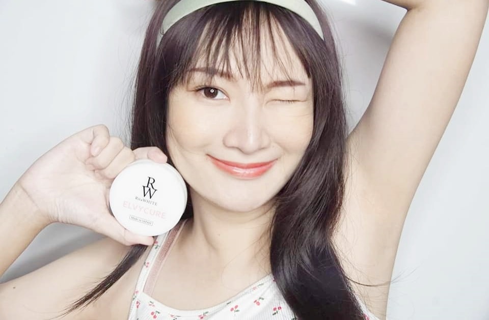 รีวิว ELVYCURE สว่างนีออน แม้ใต้ร่มผ้า รอยดำคล้ำเฉพาะจุดลับและบอบบางใต้ร่มผ้า เอาอยู่!